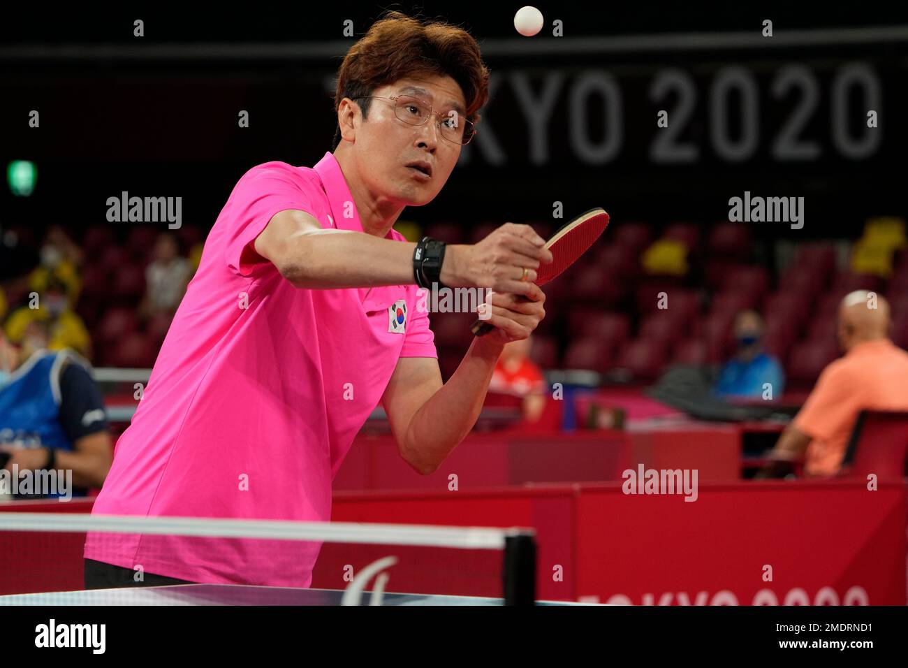 Park Hong-kyu of South Korea plays against Ibrahim Hamadtou of Egypt in ...