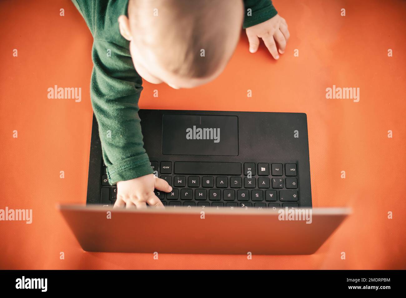 Using advanced wireless technology hi-res stock photography and images ...