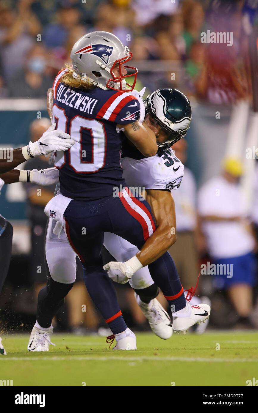 Philadelphia Eagles' Elijah Riley (39) hits New England Patriots Gunner ...