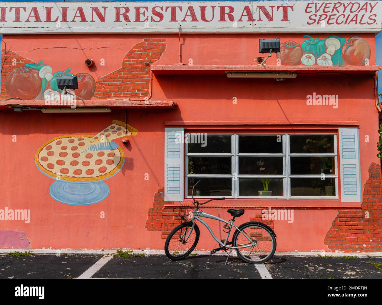 Italian restaurant front florida hi-res stock photography and images ...