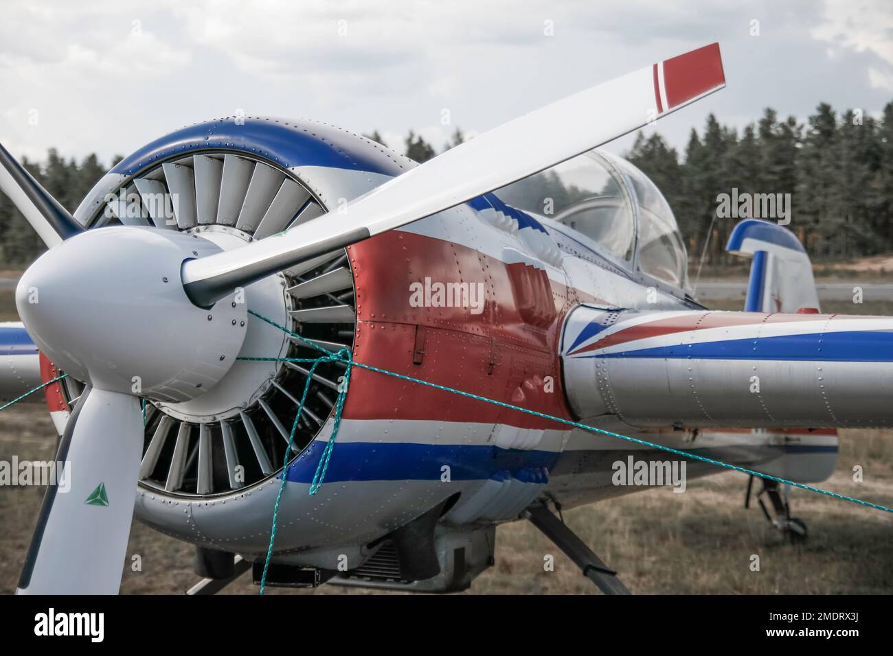 Airplane aircraft running on runway hi-res stock photography and images ...