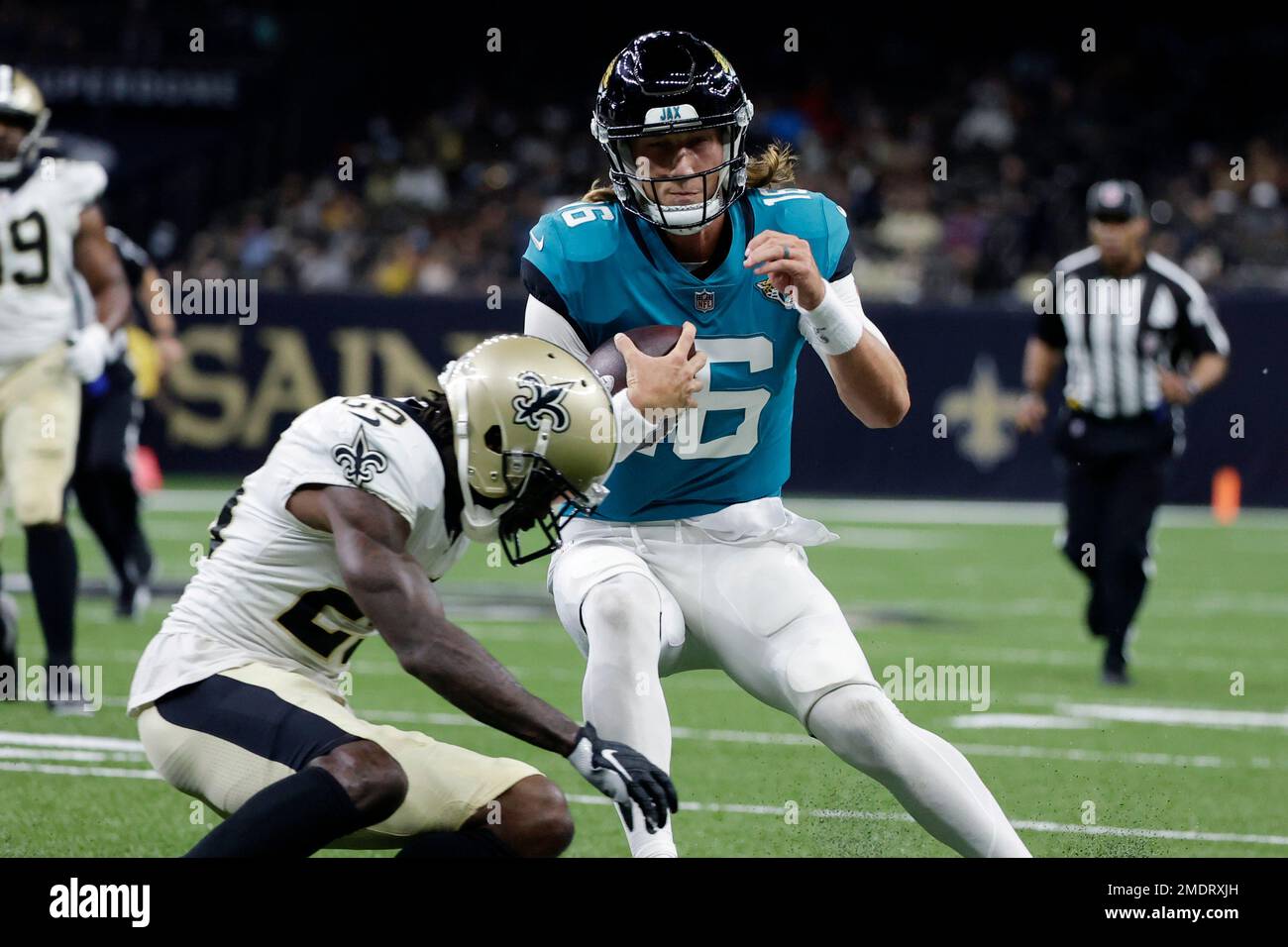 Jacksonville Jaguars quarterback Trevor Lawrence (16) tries to avoid a ...