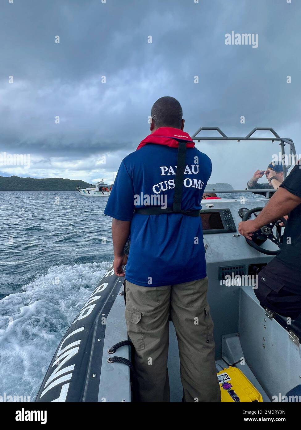 Members of U.S. Coast Guard Maritime Safety and Security Team Honolulu ...