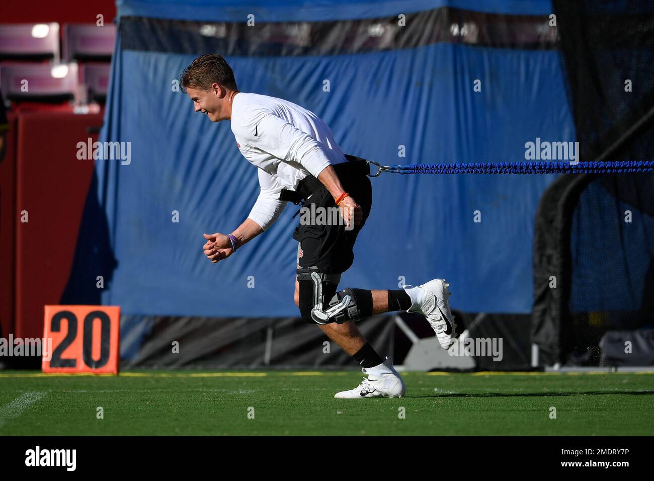 Cincinnati Bengals quarterback Joe Burrow (9) works out before a ...