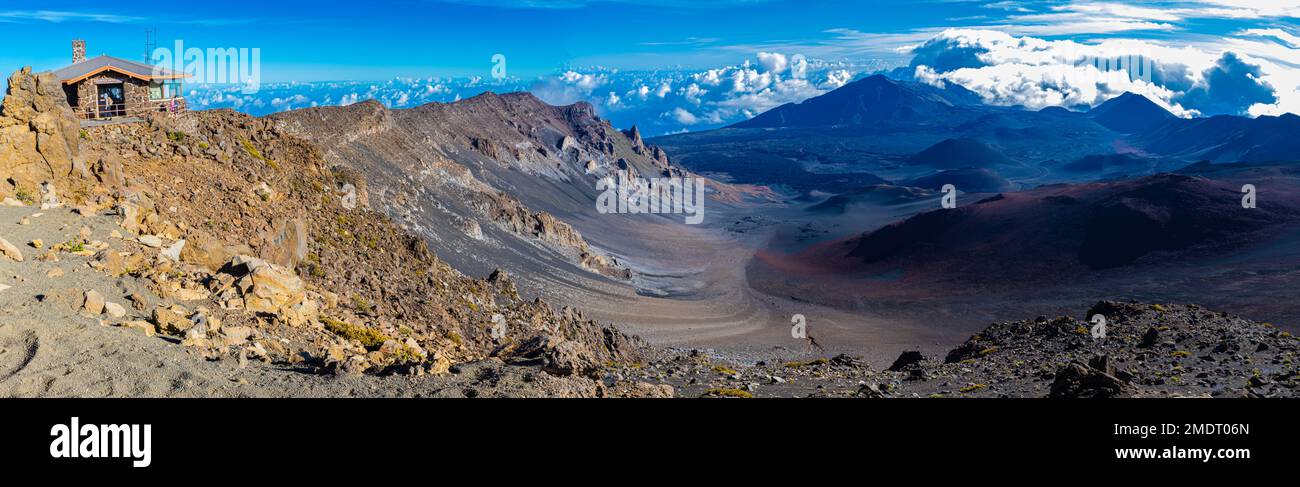 Volcano visitor center hi-res stock photography and images - Alamy