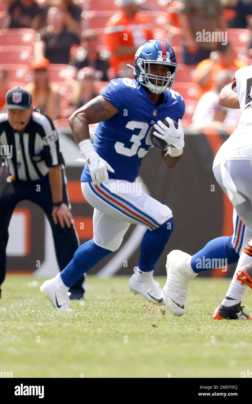 New York Giants fullback Eli Penny (39) runs with the ball during an ...