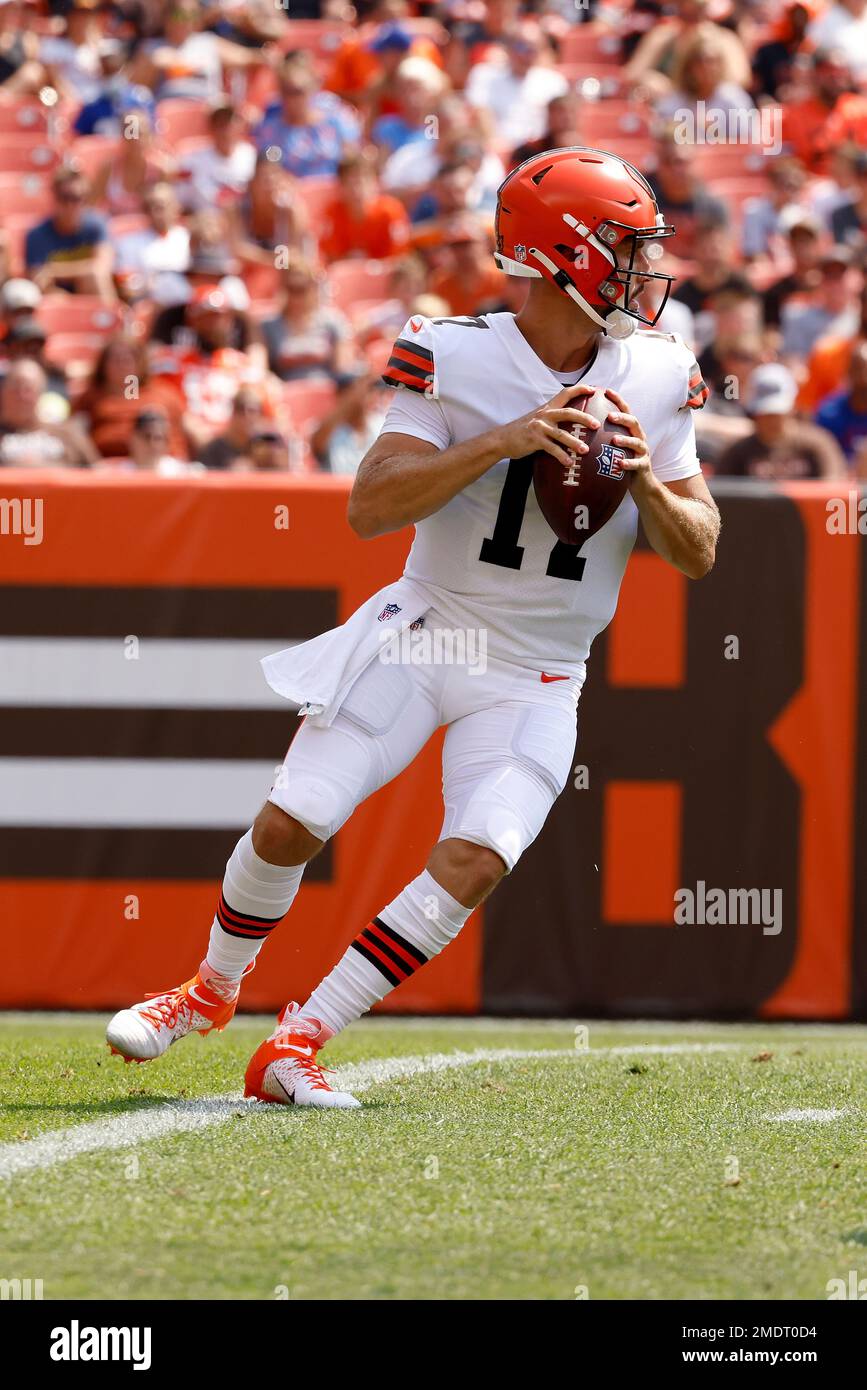 Cleveland Browns quarterback Kyle Lauletta (17) drops back to throw the ...
