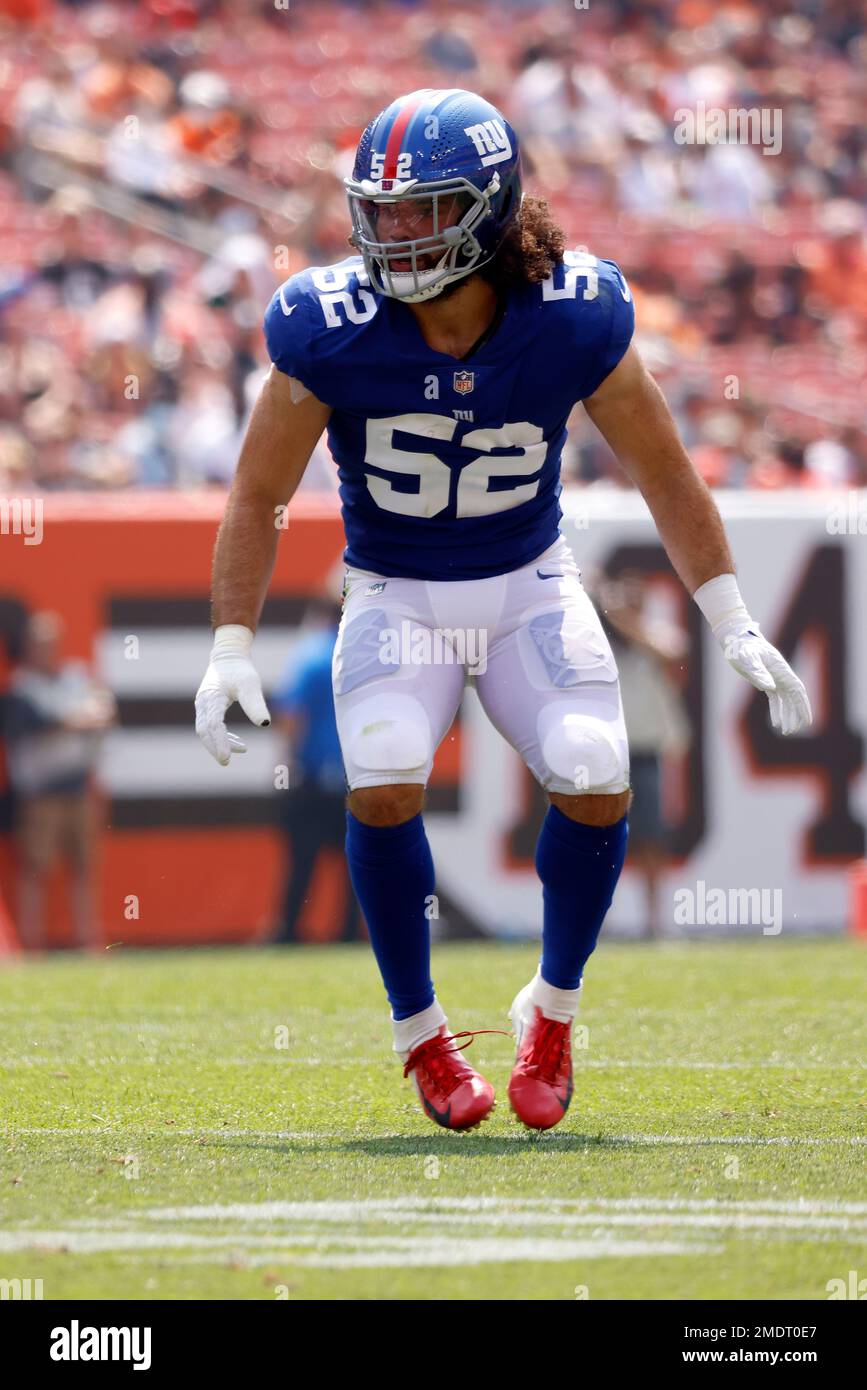 New York Giants linebacker Devante Downs (52) drops back in coverage ...