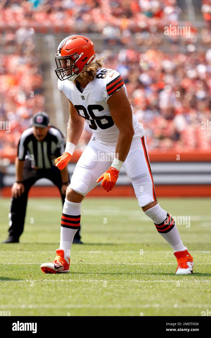 Cleveland Browns tight end Connor Davis (86) lines up for a play during ...