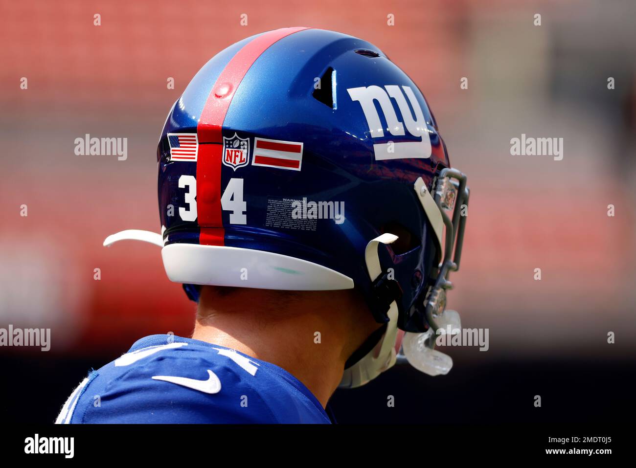 New York Giants running back Sandro Platzgummer (34) warms up prior to ...