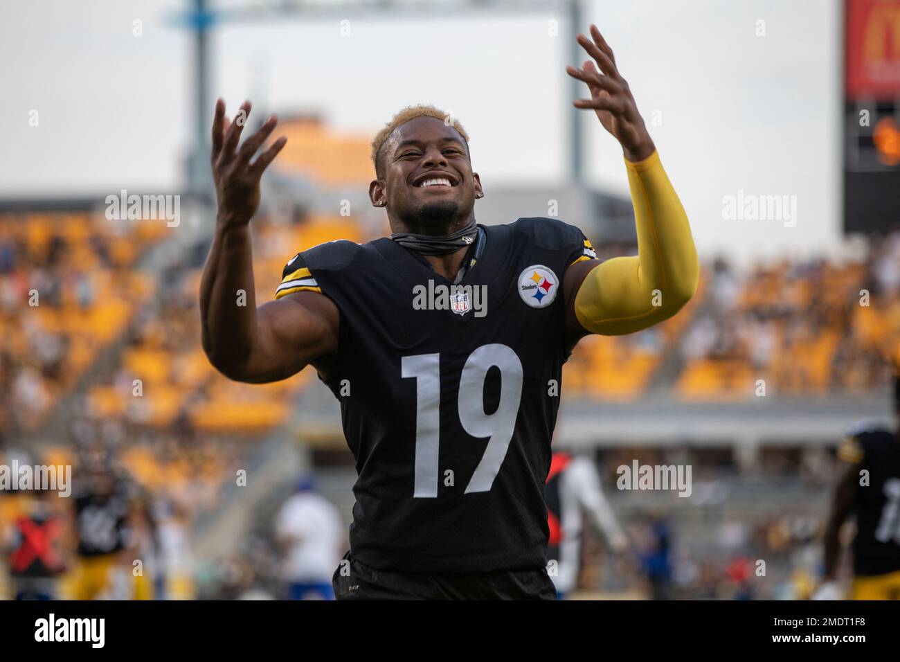 Pittsburgh Steelers wide receiver JuJu Smith-Schuster (19) reacts ...