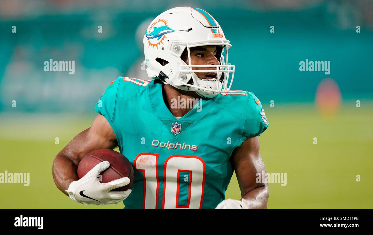 Miami Dolphins running back Malcolm Perry (10) runs a play during the ...