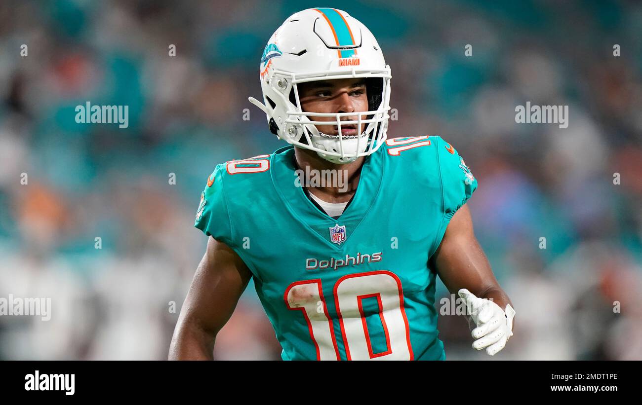 Miami Dolphins running back Malcolm Perry (10) runs a play during the ...