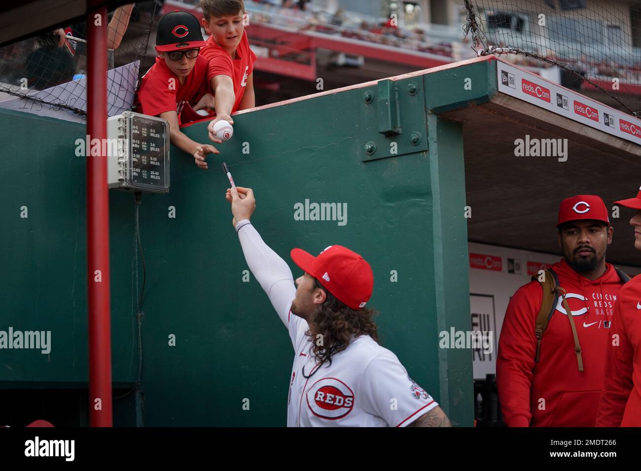 Cincinnati Reds third baseman Jonathan India (6) signs autographs prior ...