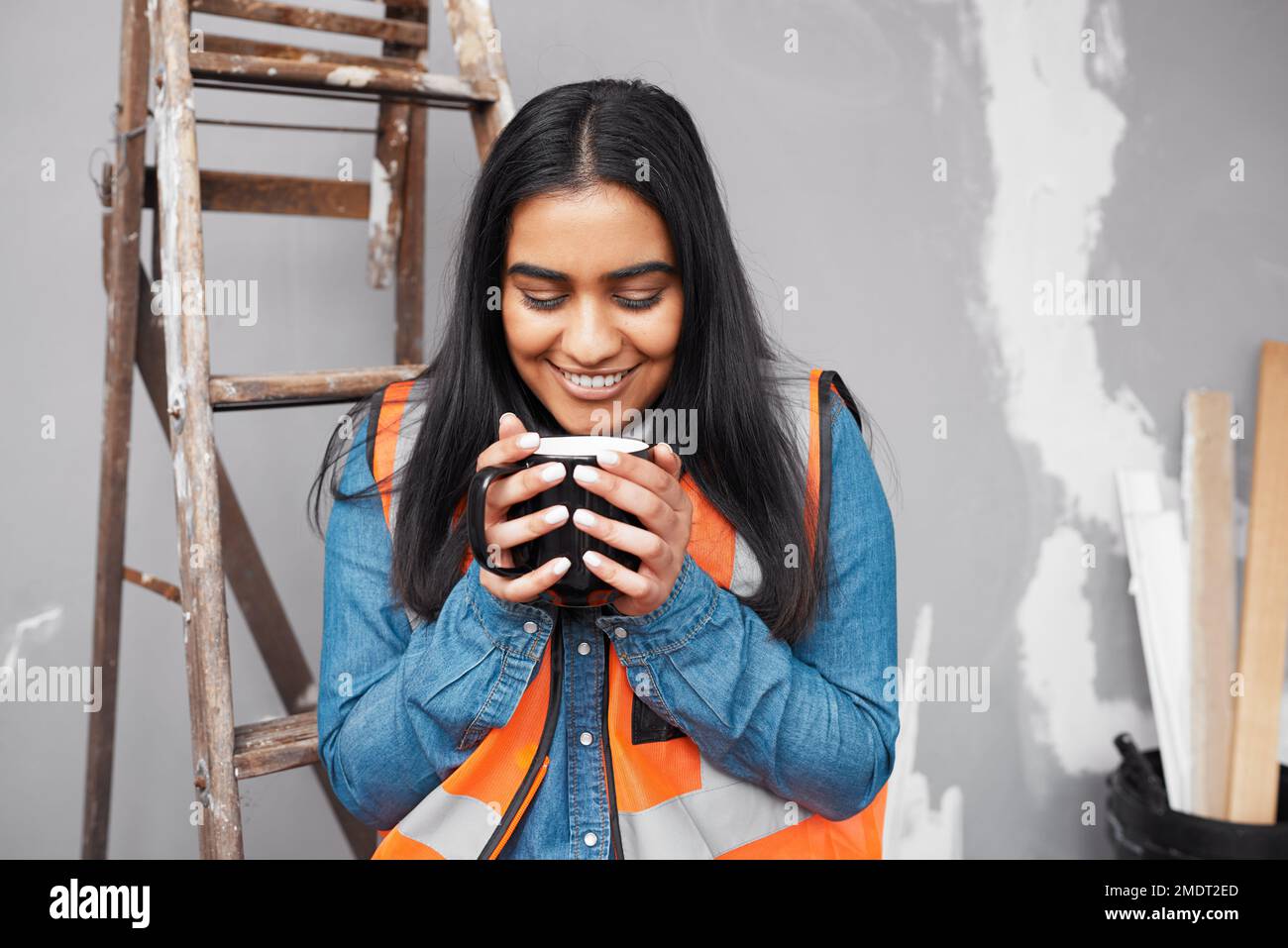 A young female construction worker takes a coffee break on site Stock ...