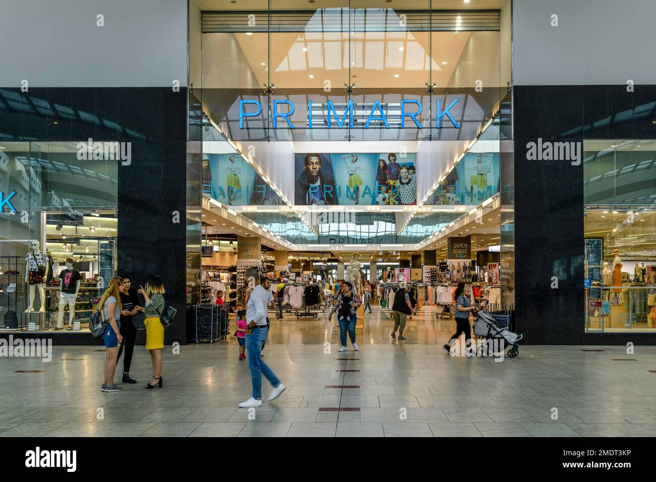 Primark interior hi-res stock photography and images - Alamy