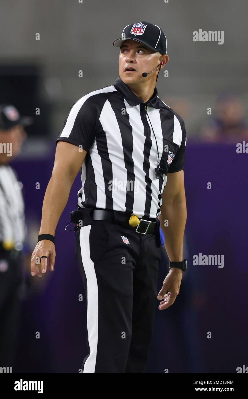 Official head linesman Jerod Phillips (6) during an NFL preseason ...