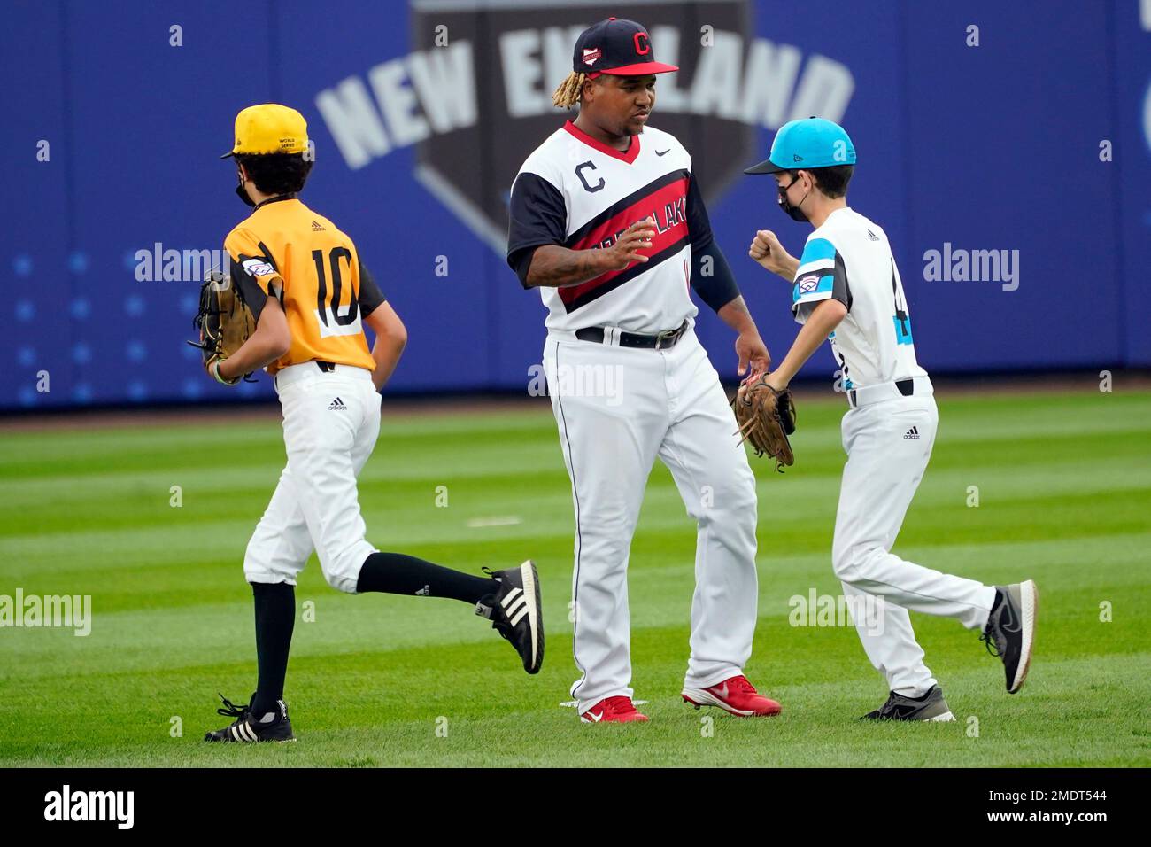 Cleveland Indians' Jose Ramirez (11) fist bumps Sammamish, Wash.'s ...