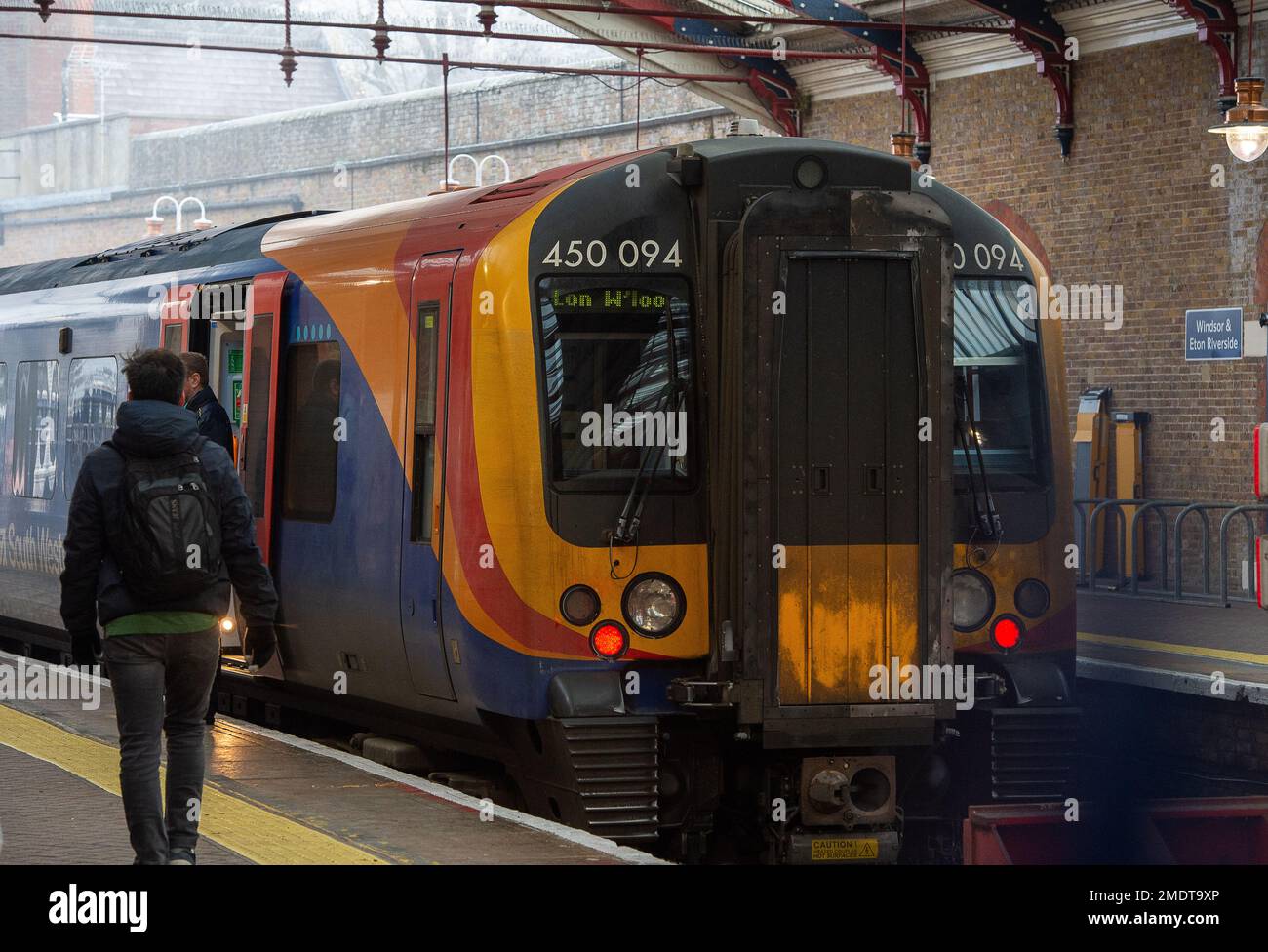Windsor and eton riverside train station hi-res stock photography and ...