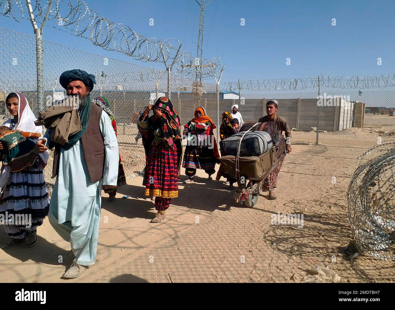 Afghan families enter into Pakistan through a border crossing point in ...