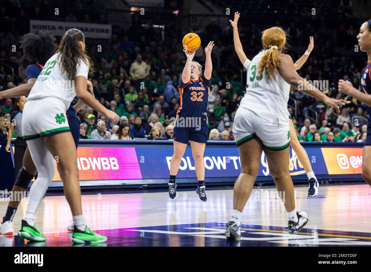 Pauley pavilion center hi-res stock photography and images - Alamy