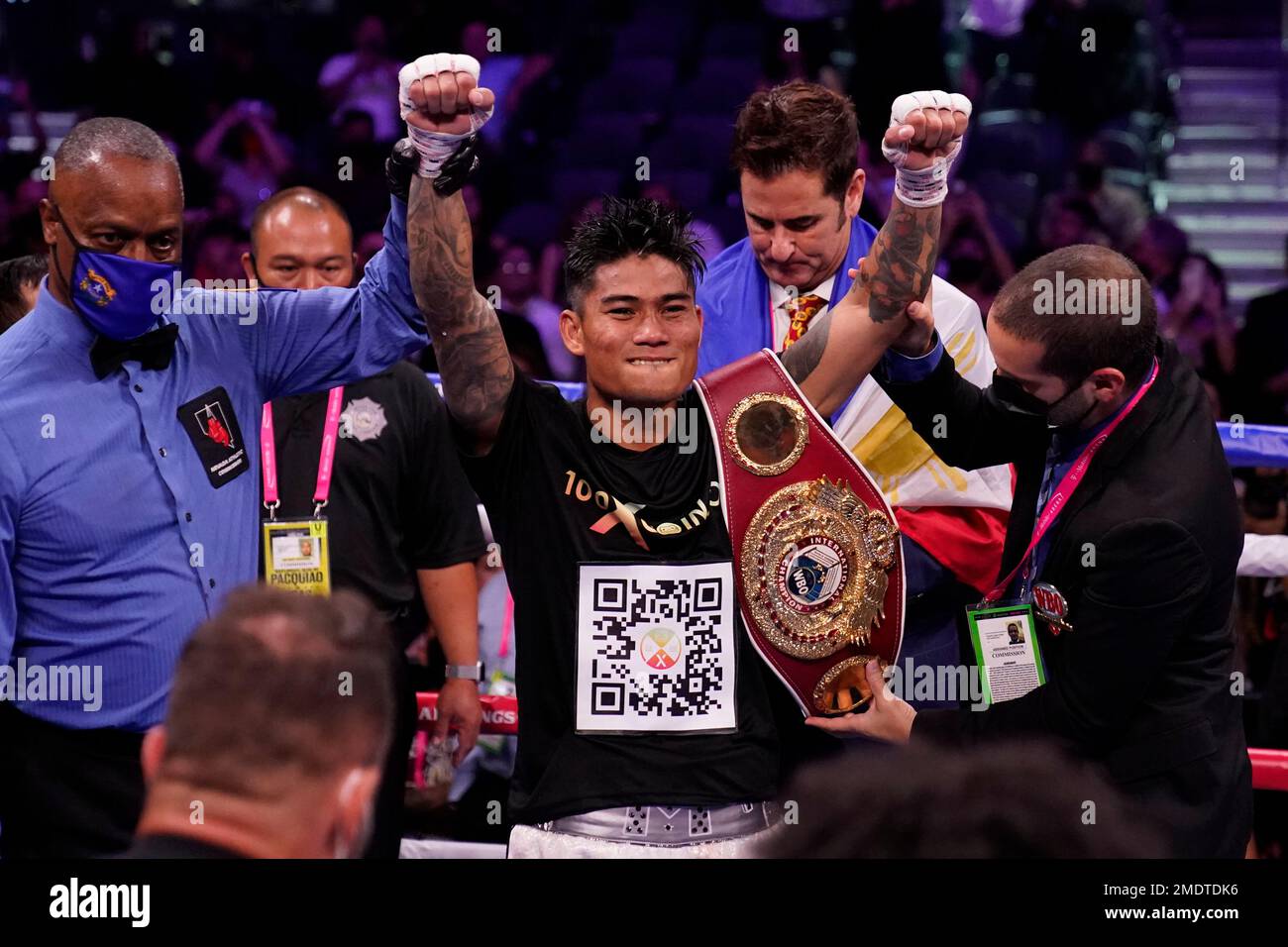 Mark Magsayo, of the Philippines, celebrates after knocking out Julio ...