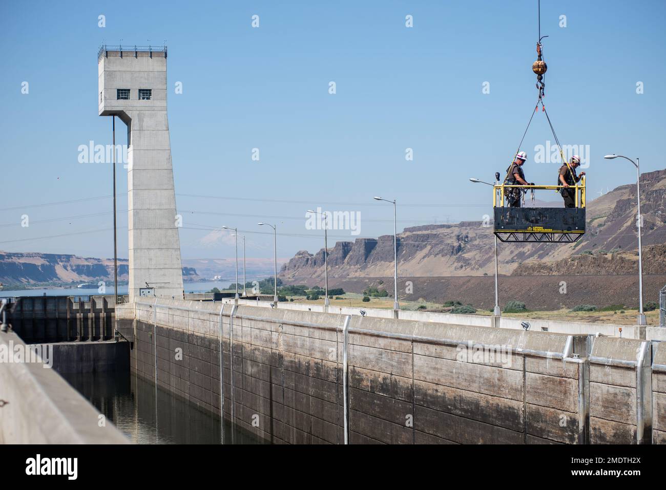 Engineers with the Portland District, U.S. Army Corps of Engineers ...