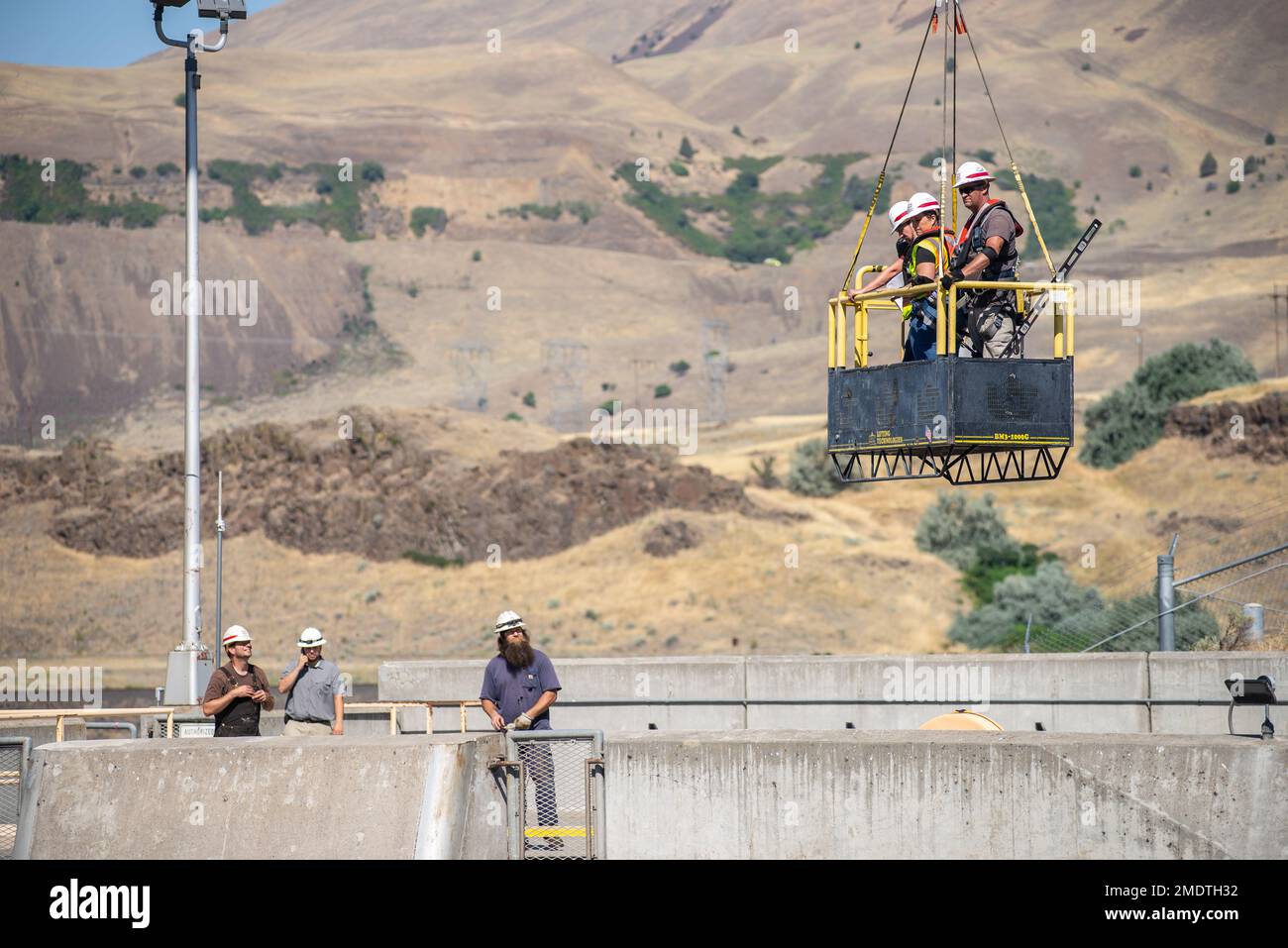 Engineers with the Portland District, U.S. Army Corps of Engineers ...