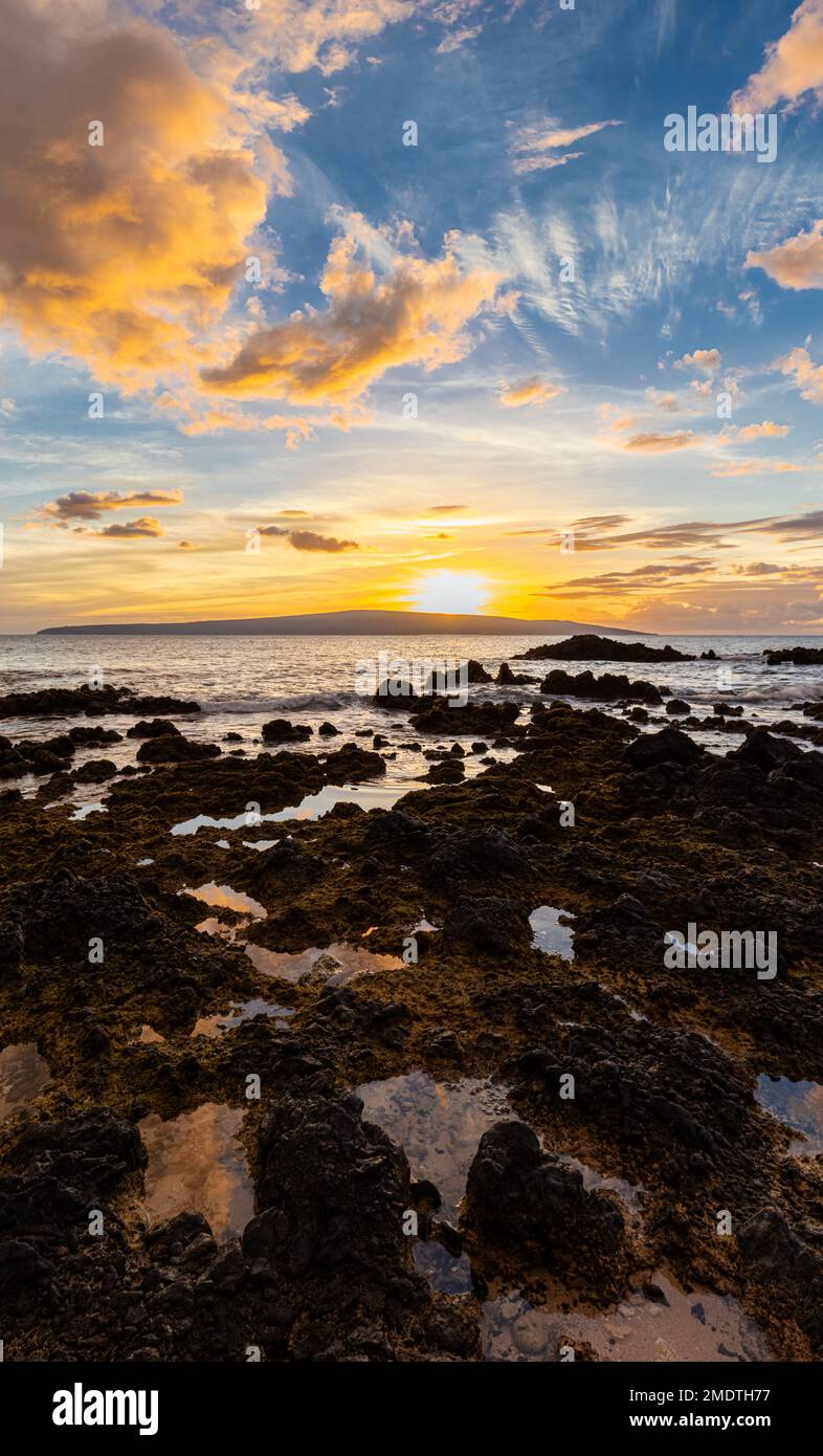 Sunset on Makena Beach With Kaho'olawe and Molokini on The Horizon ...