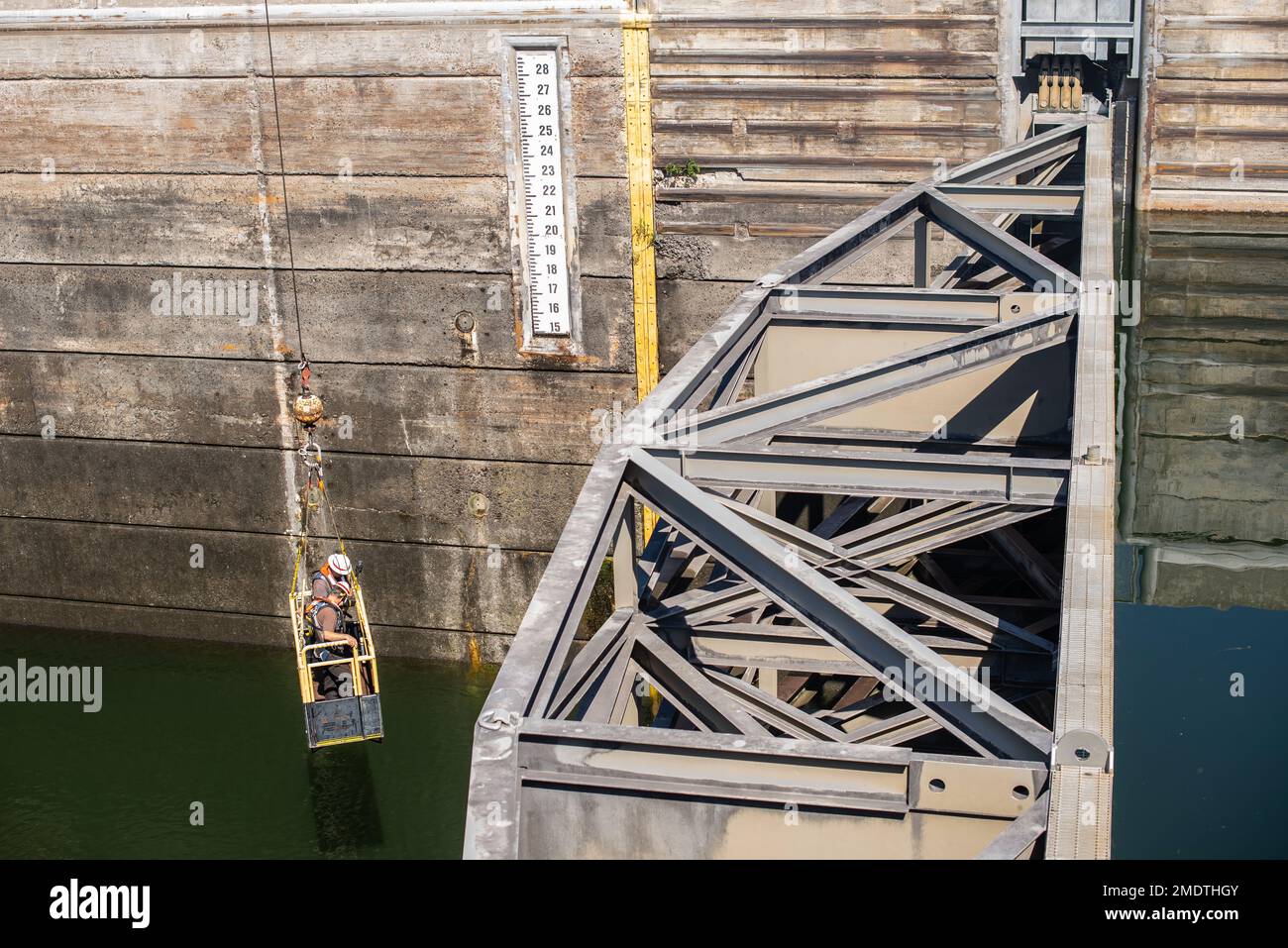 Engineers with the Portland District, U.S. Army Corps of Engineers ...
