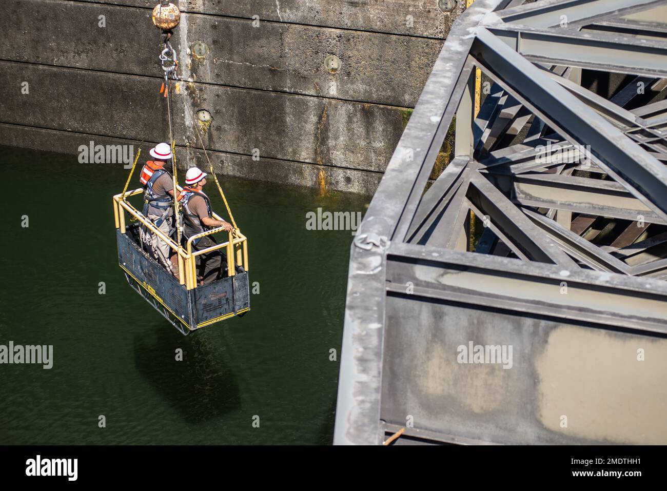Engineers with the Portland District, U.S. Army Corps of Engineers ...