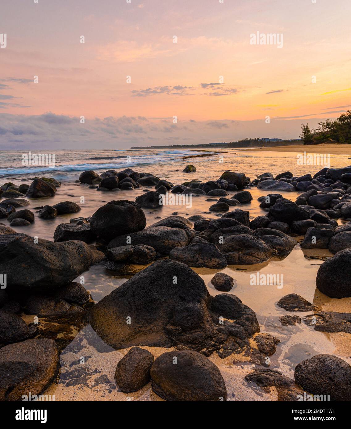 Tide pool rocks hi-res stock photography and images - Alamy