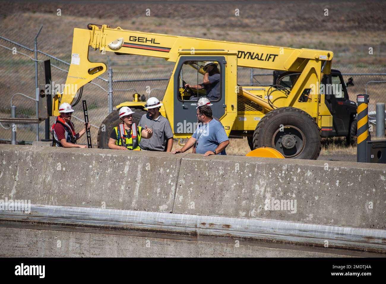 Engineers with the Portland District, U.S. Army Corps of Engineers ...