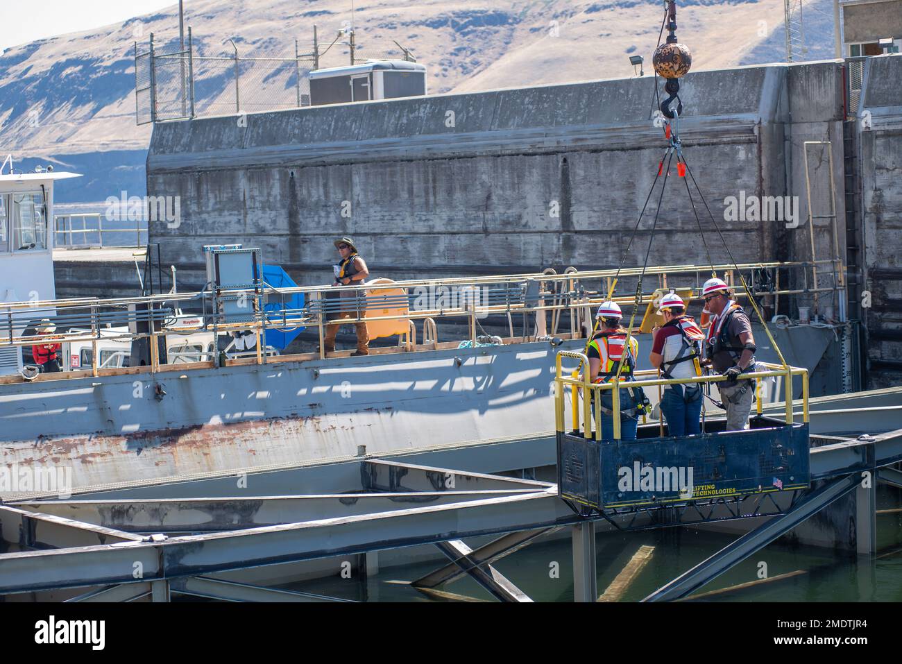 Engineers with the Portland District, U.S. Army Corps of Engineers ...