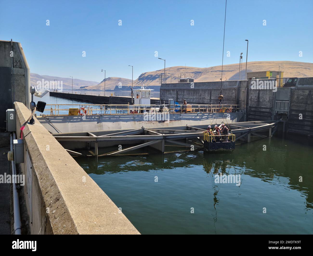Engineers with the Portland District, U.S. Army Corps of Engineers ...