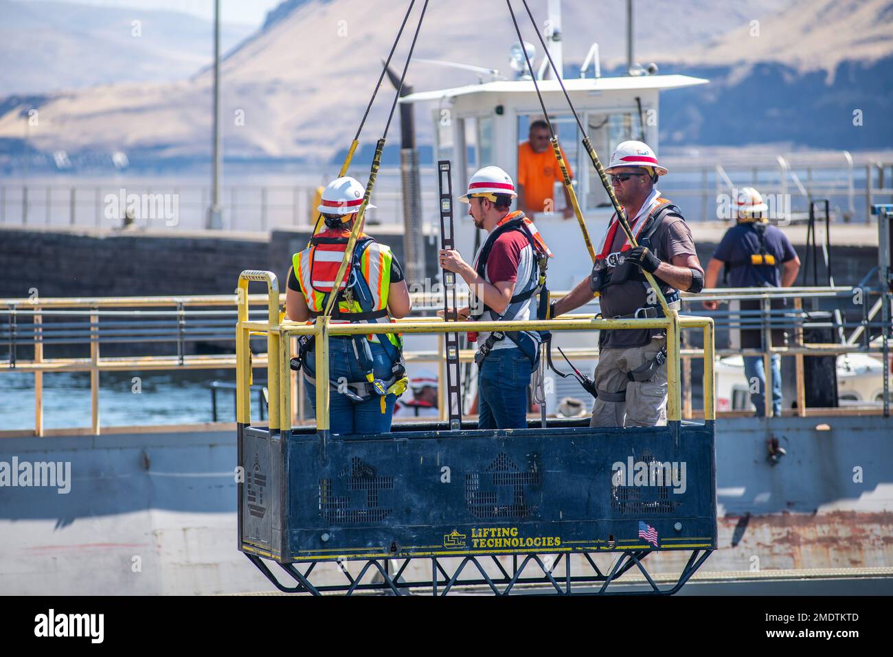 Engineers with the Portland District, U.S. Army Corps of Engineers ...