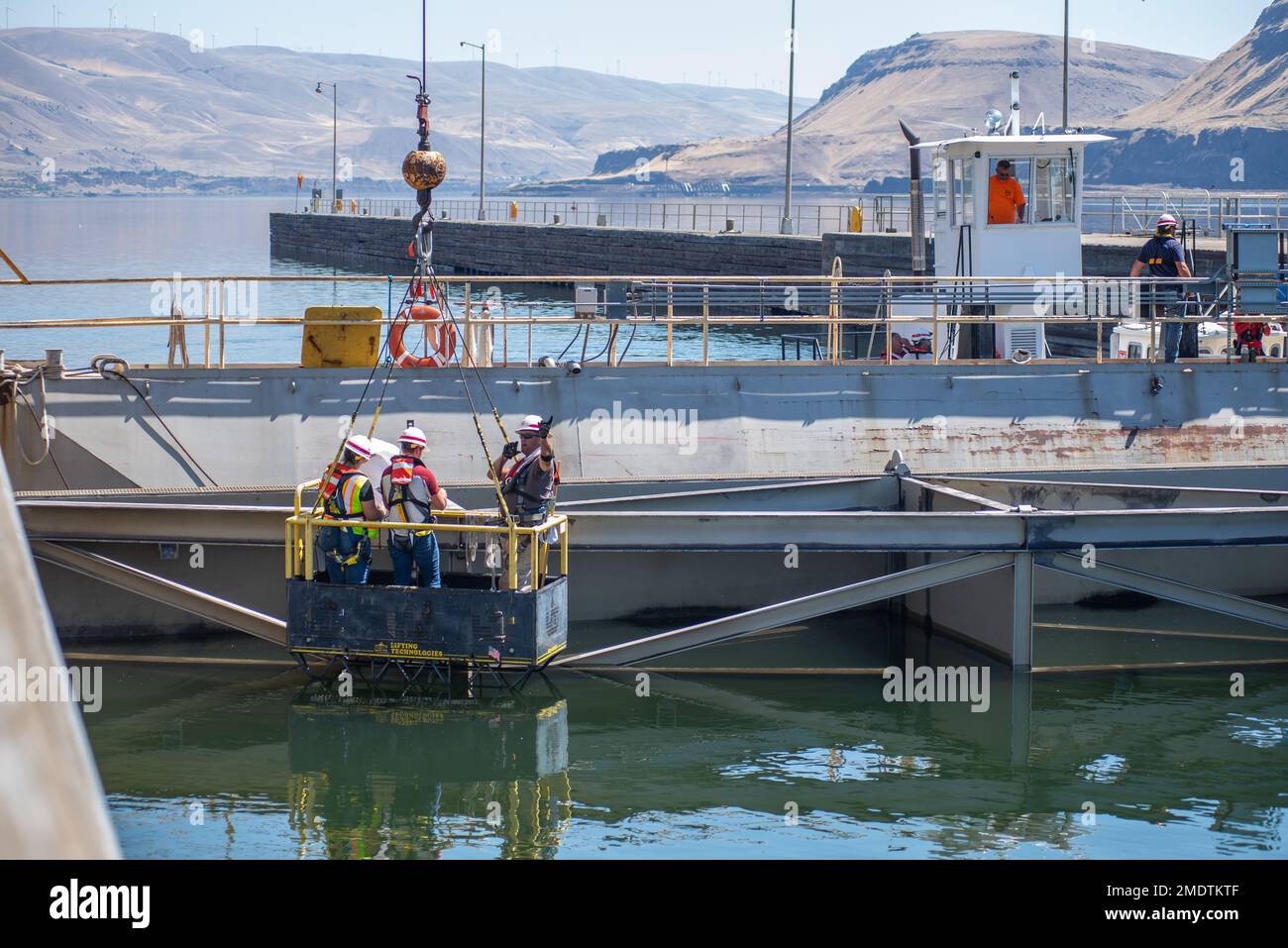 Engineers with the Portland District, U.S. Army Corps of Engineers ...