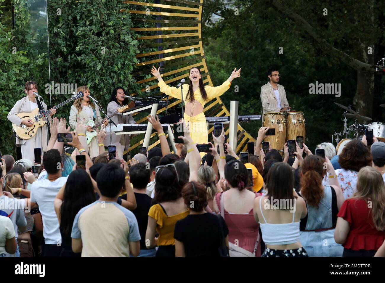 Music recording artist Lorde performs on ABC's "Good Morning America ...
