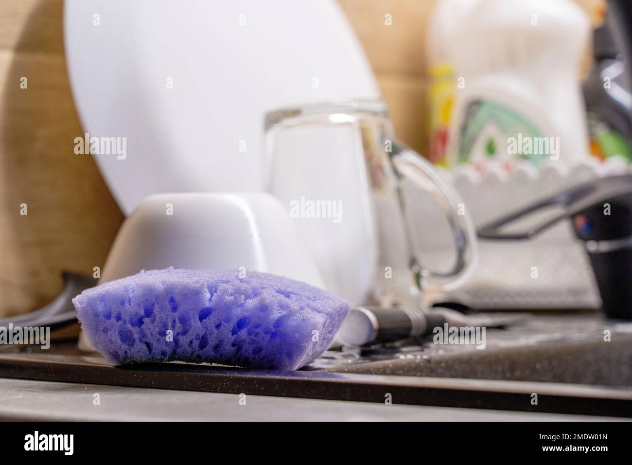 Dishwashing sponge hi-res stock photography and images - Alamy