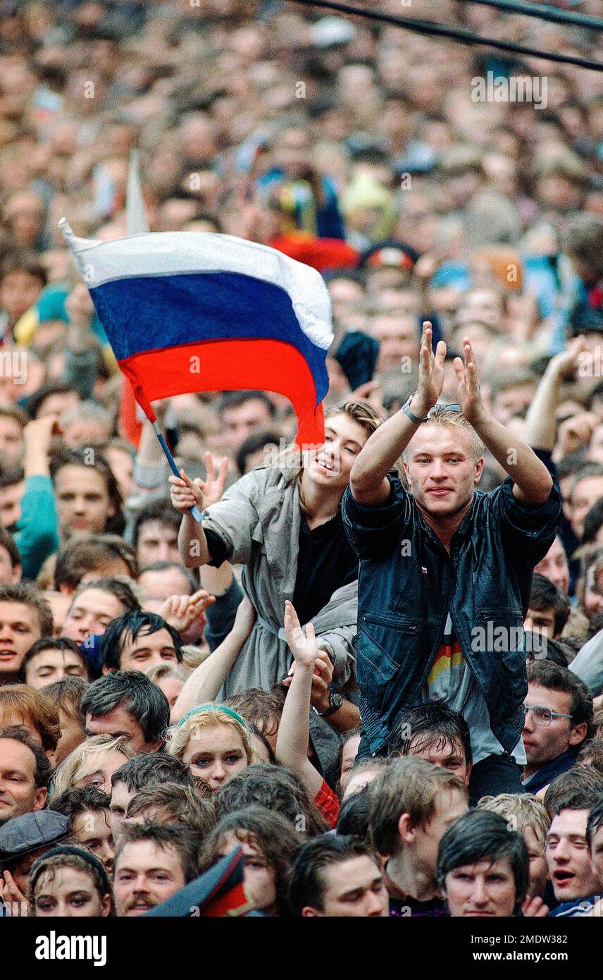 FILE - In this Saturday, Aug. 31, 1991 file photo, a young Muscovite ...
