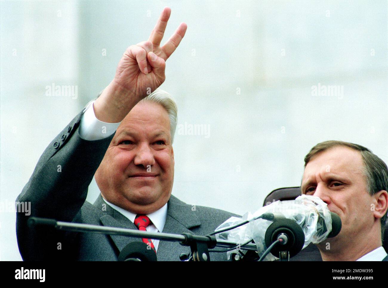 FILE - In this Thursday, Aug. 22, 1991 file photo, Russian Republic ...