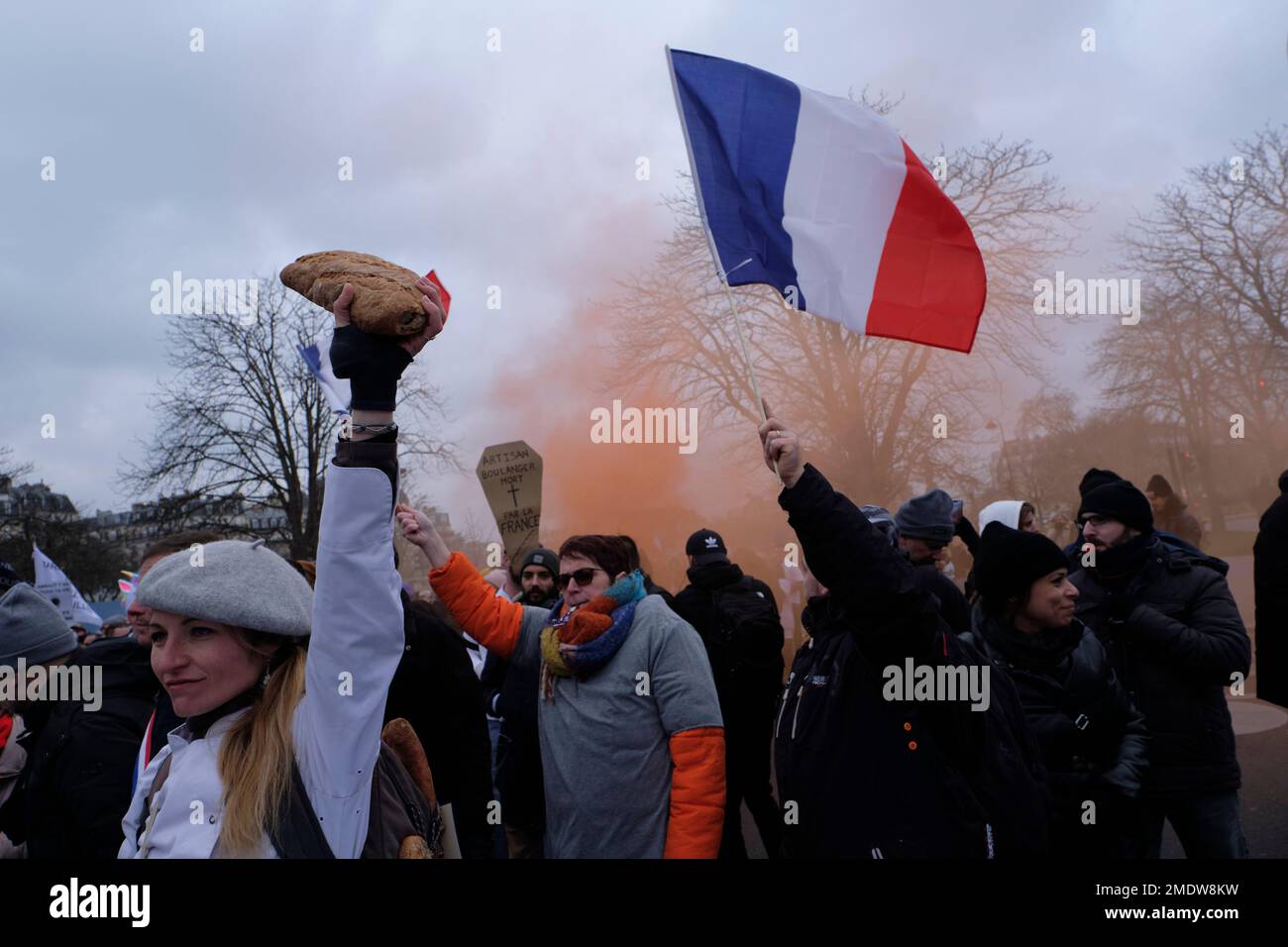 Paris, Ile de France, FRANCE. 23rd Jan, 2023. A woman holds a bread in ...