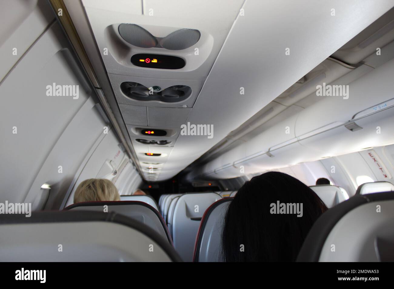 Seatbelt sign airplane hi-res stock photography and images - Alamy