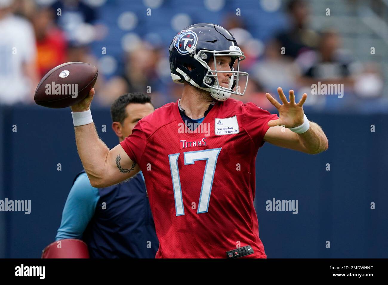 Tennessee Titans quarterback Ryan Tannehill (17) runs a drill during ...