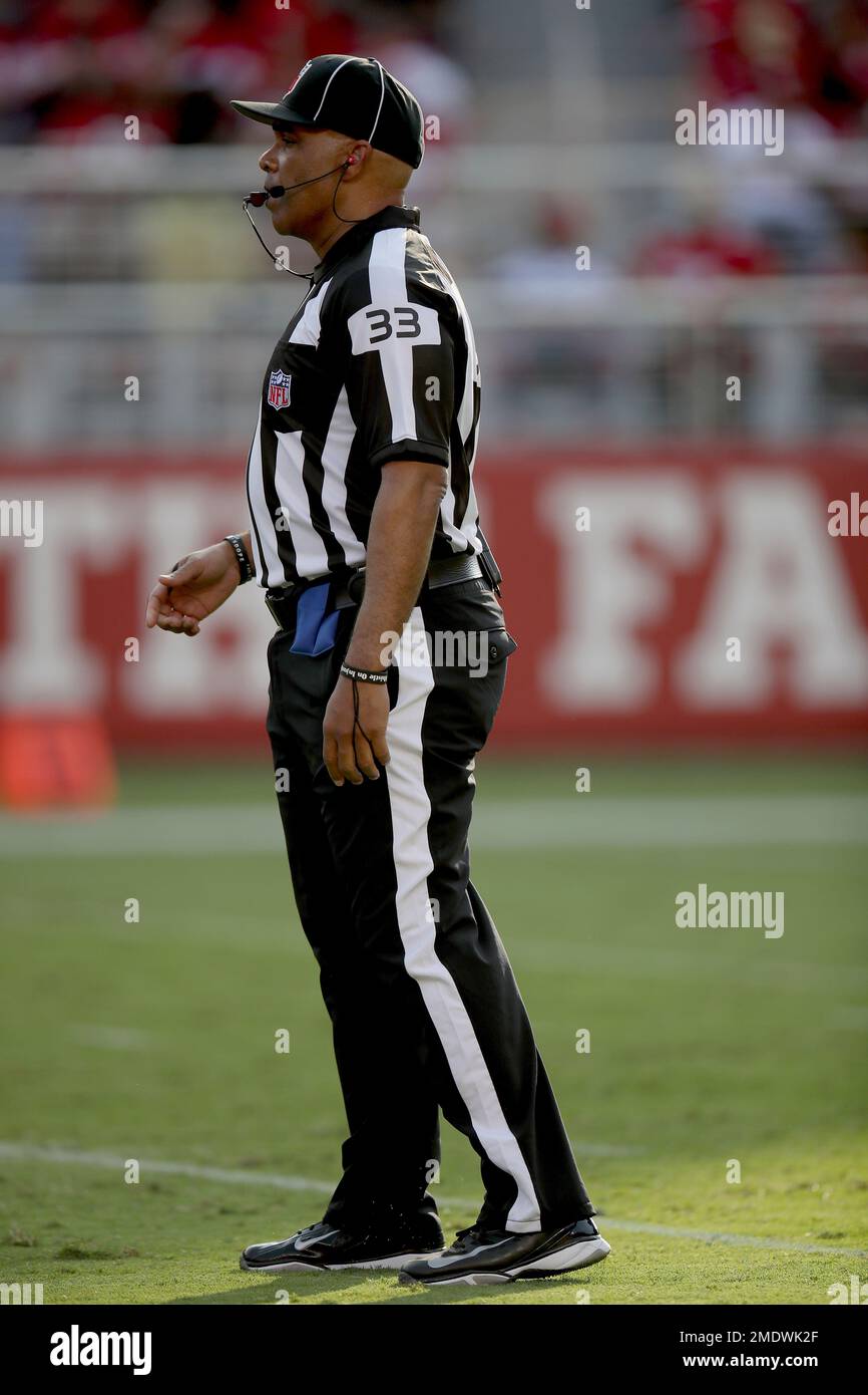 Umpire Tra Blake in action during an NFL football game between the ...