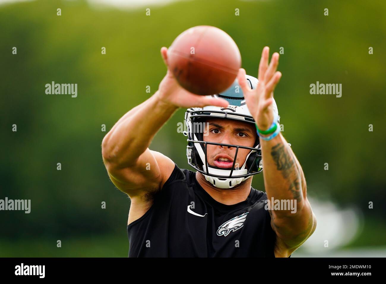 Philadelphia Eagles tight end Tyree Jackson catches a ball during a ...