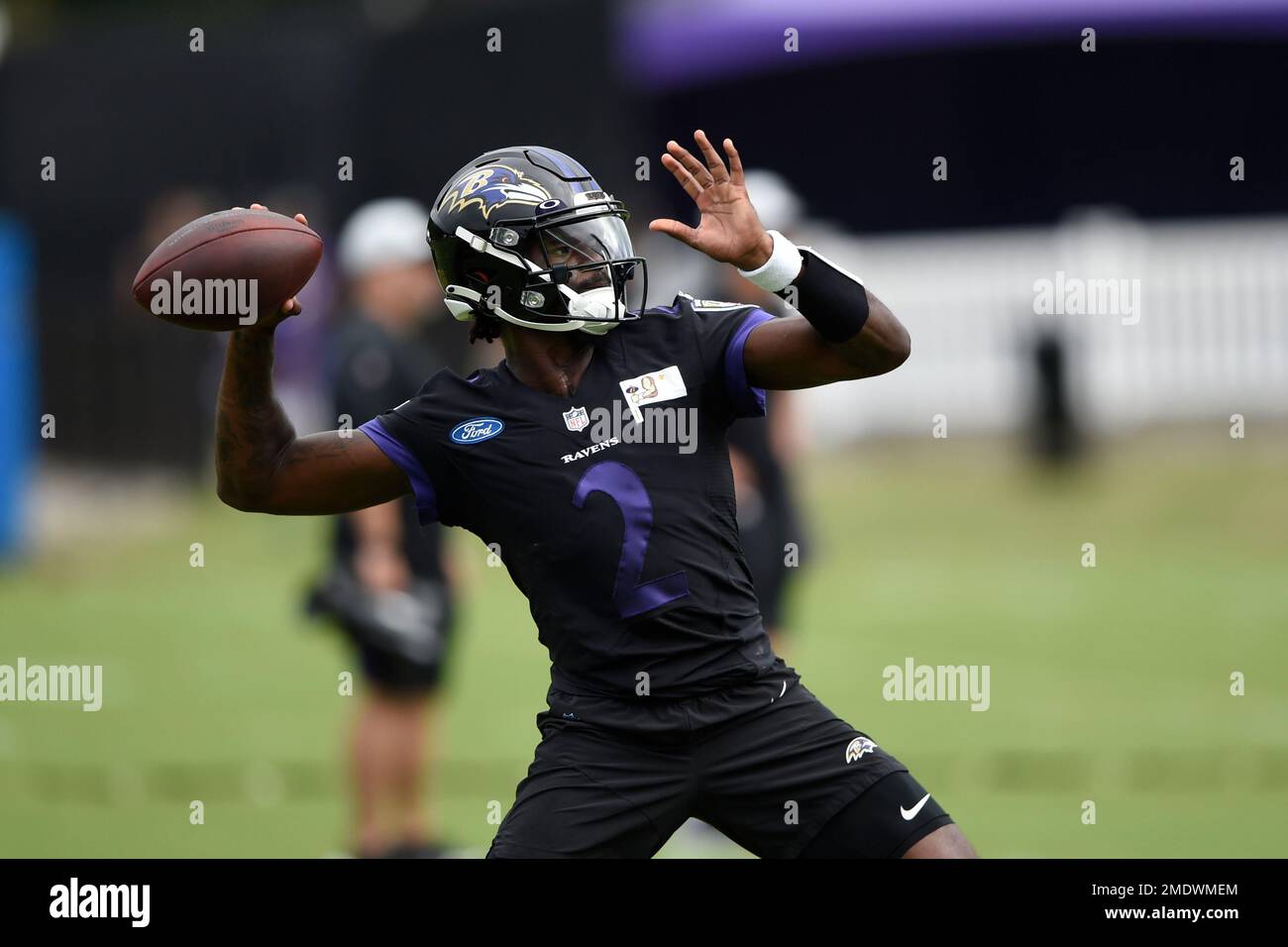Baltimore Ravens quarterback Tyler Huntley throws during an NFL ...