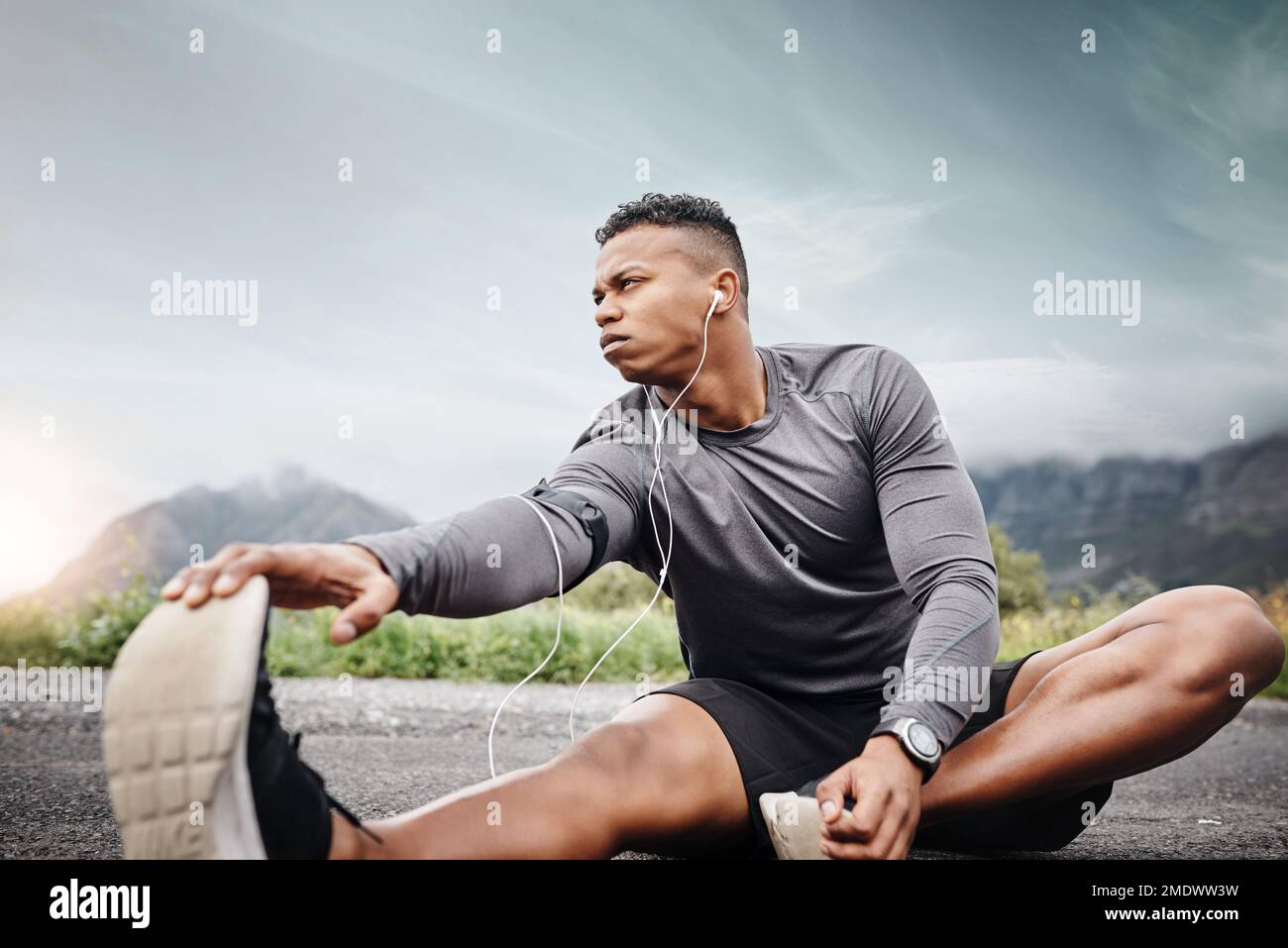 Sporty young man exercising hi-res stock photography and images - Alamy