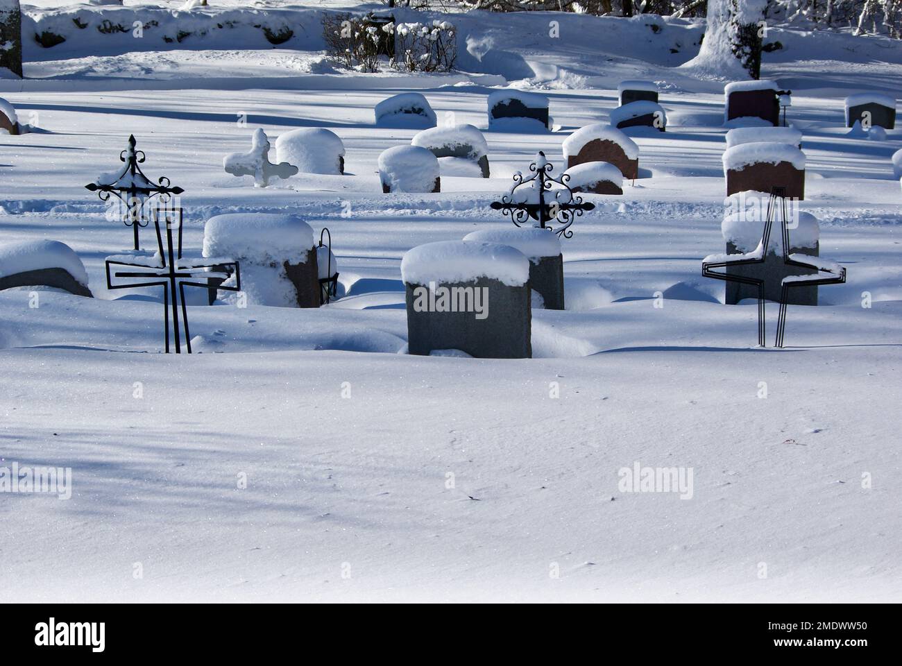 Many tombstones in an old cemetery with a lot of snow in winter Stock ...
