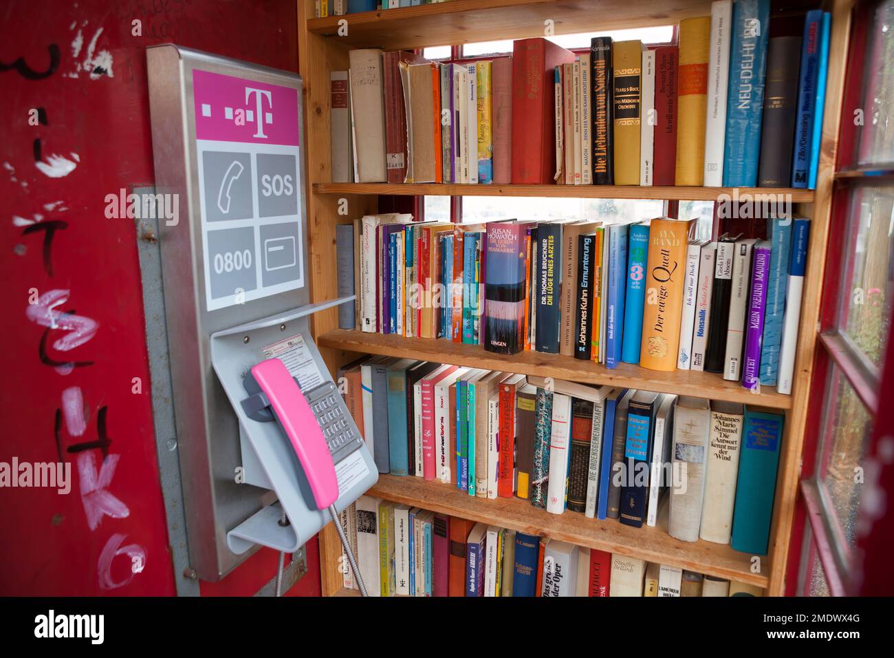 Exchange booth hi-res stock photography and images - Alamy